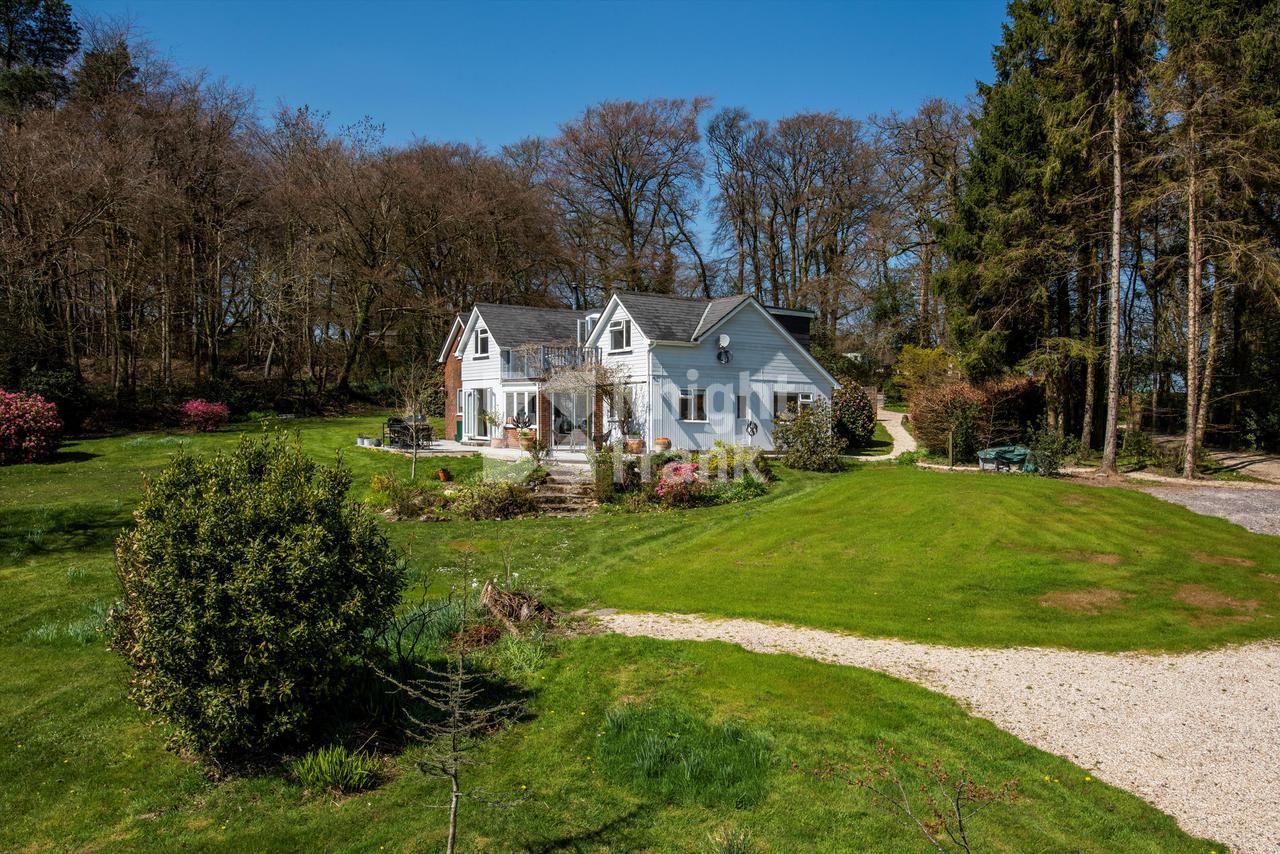 Продажа - Вилла в Cedar House, Trinity Hill Road, Axminster, Devon ...